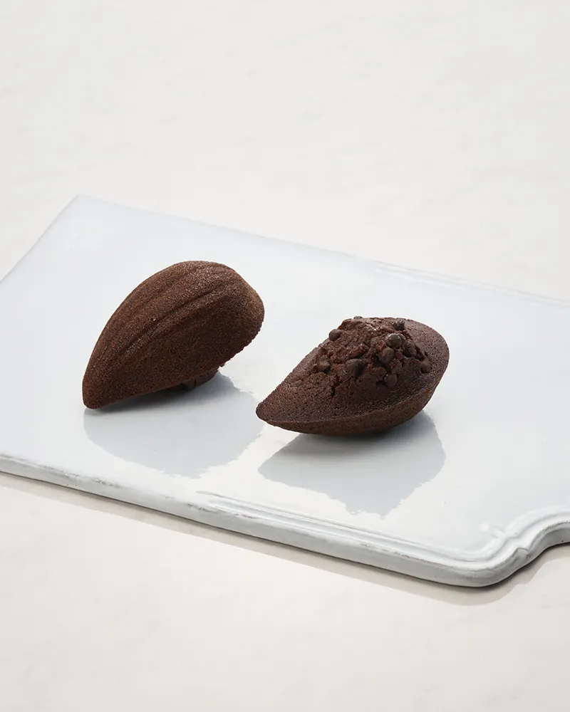 Financier chocolat et fève de tonka | 焼き菓子 | TAISUKE ENDO | 遠藤 泰介